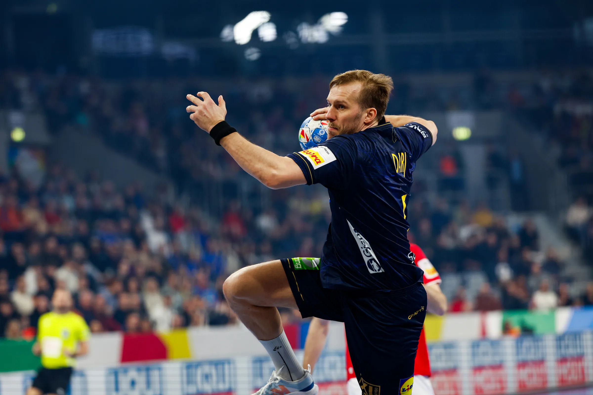 Record-tying Sweden seal big win to reach main round